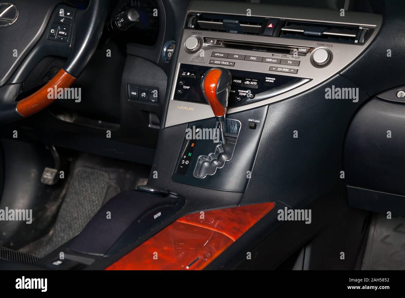 Luxury dashboard clock hi-res stock photography and images - Alamy