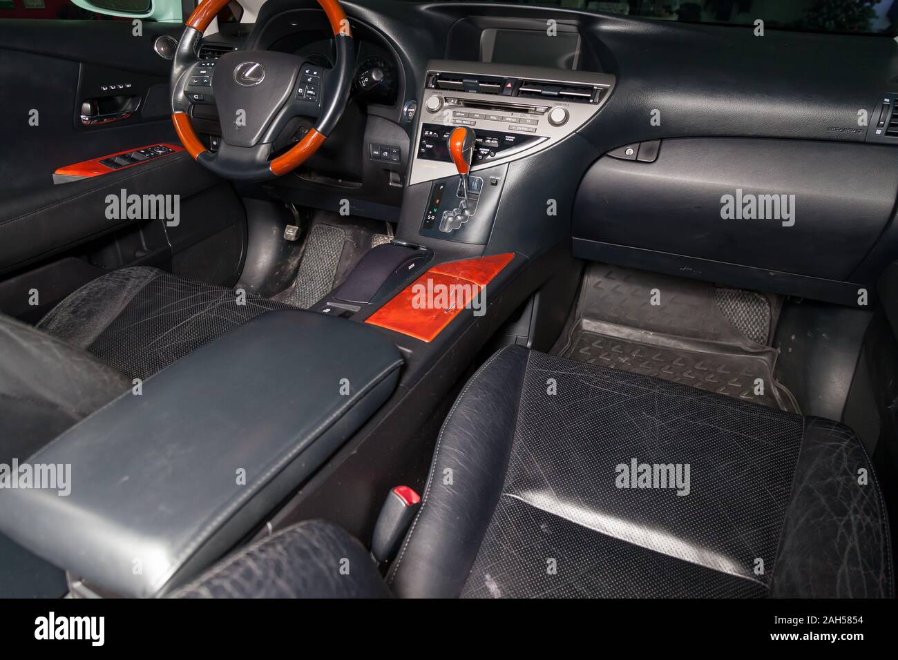 Luxury dashboard clock hi-res stock photography and images - Alamy