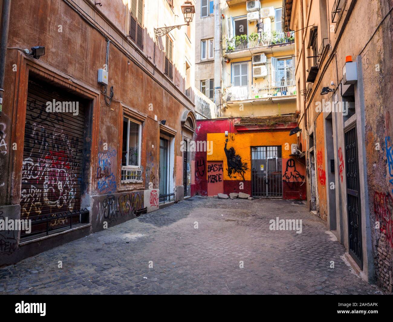 A closed street in rione Monti - Rome, Italy Stock Photo - Alamy