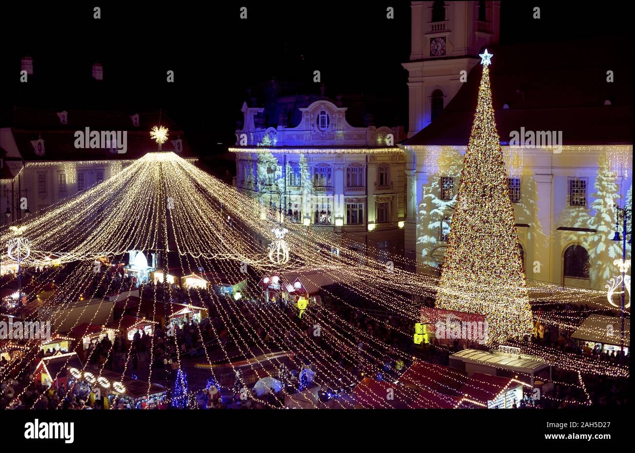 Traditional Christmas market Stock Photo - Alamy