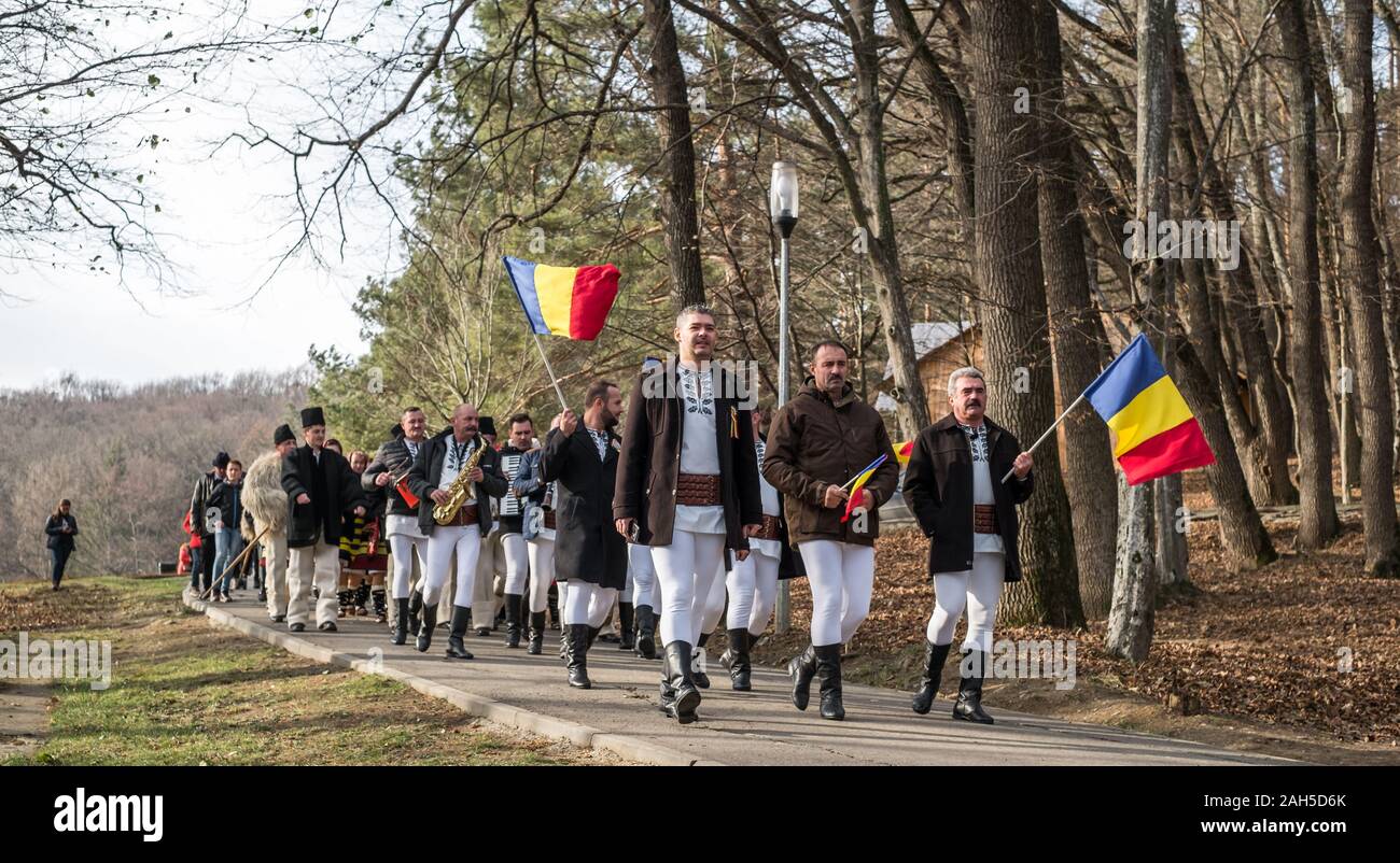 Romanian folklore group hi-res stock photography and images - Alamy