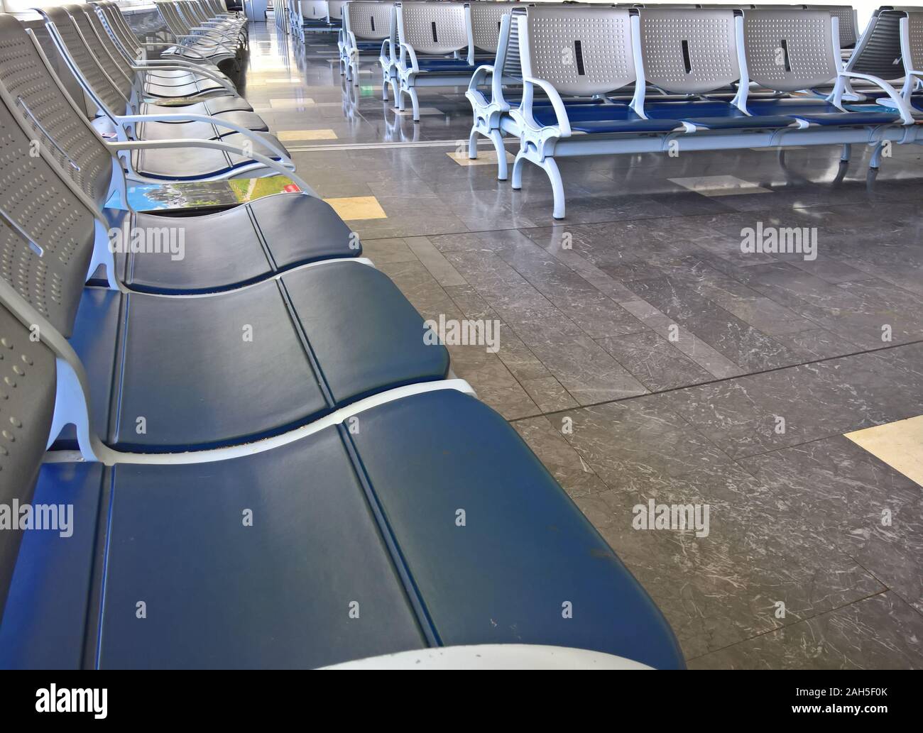 Bus station waiting room hi-res stock photography and images - Alamy