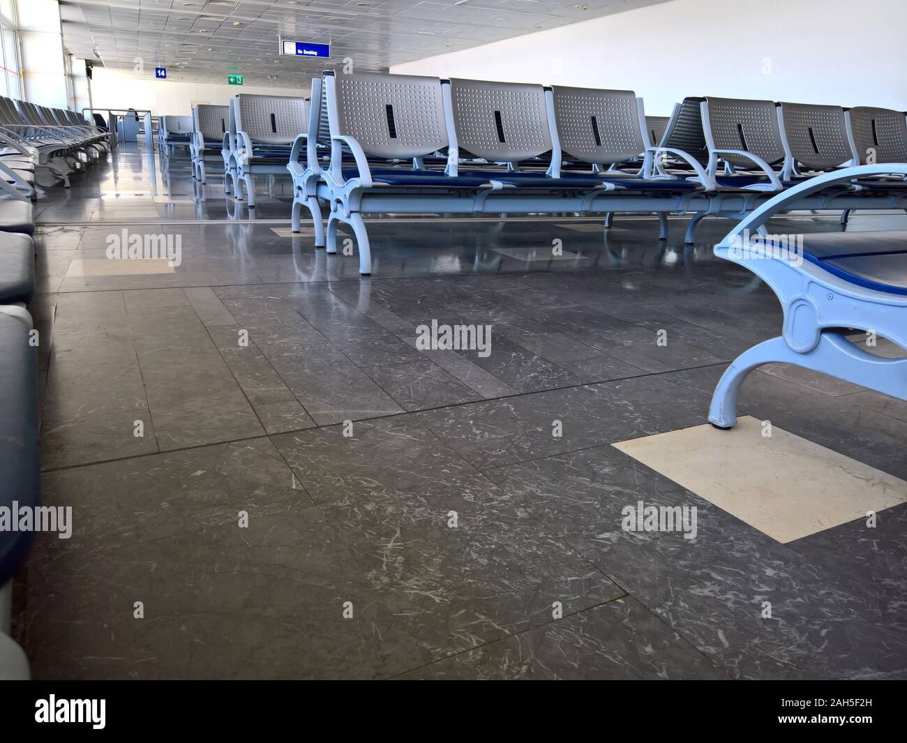 Empty waiting room at the airport, bus or train station Stock Photo - Alamy
