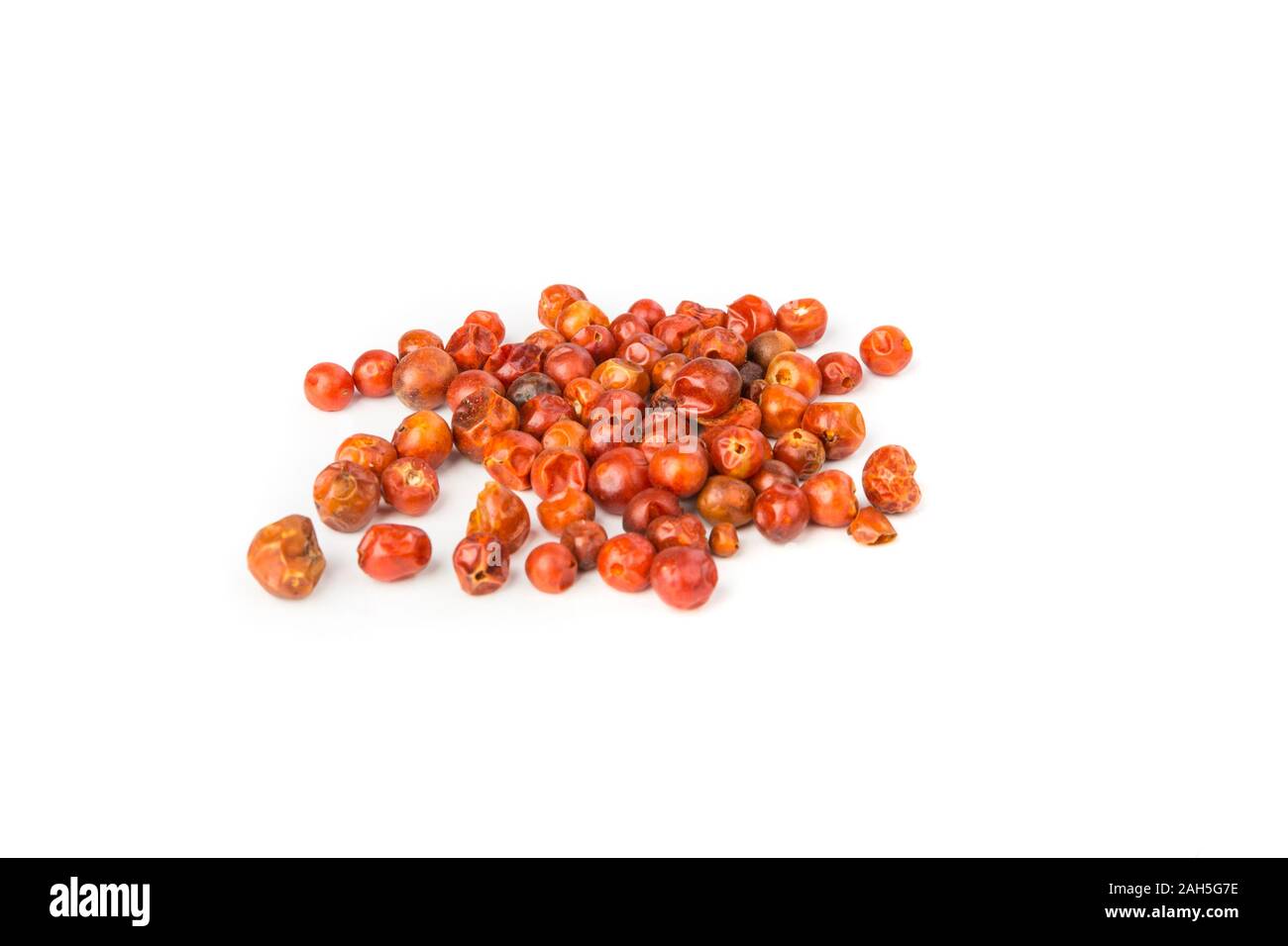 Handful of red spicy tiny round chile tepin peppers Stock Photo - Alamy