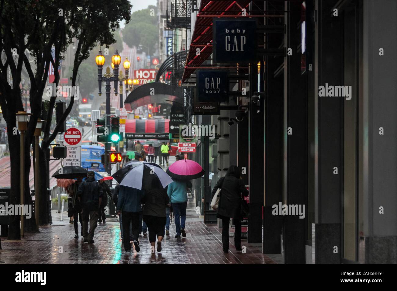 People with umbrellas on Powell Street on a rainy day in San Francisco ...