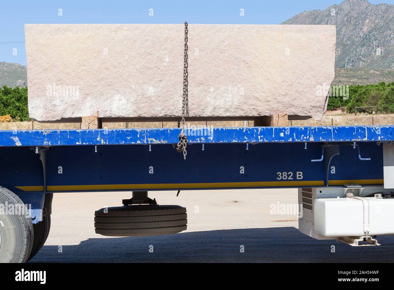 Flatbed trailer hi-res stock photography and images - Alamy