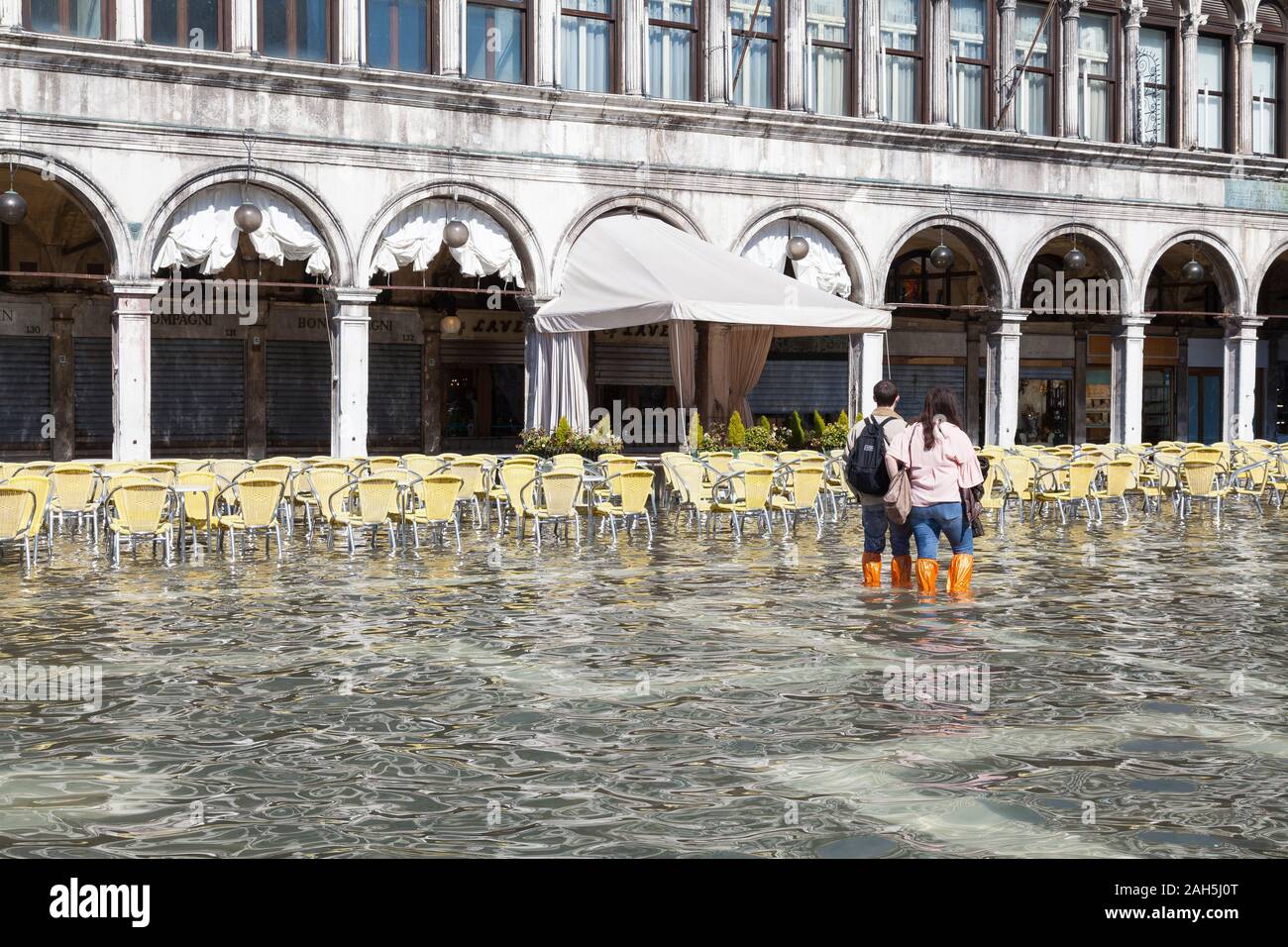 Acqua Alta flooding during extreme high tides Piazza San Marco, Venice ...