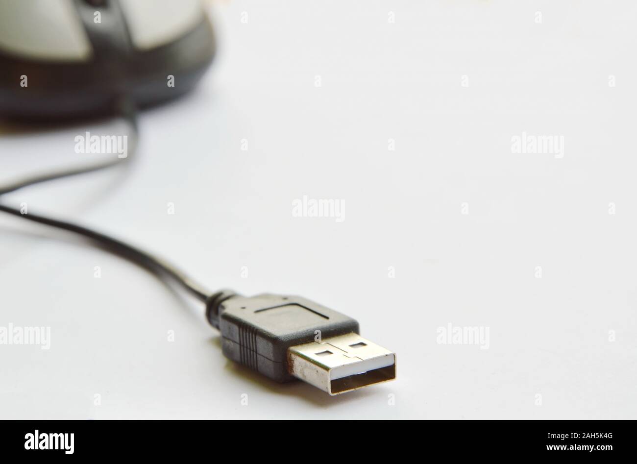 computer mouse and cable plug in on white background Stock Photo - Alamy