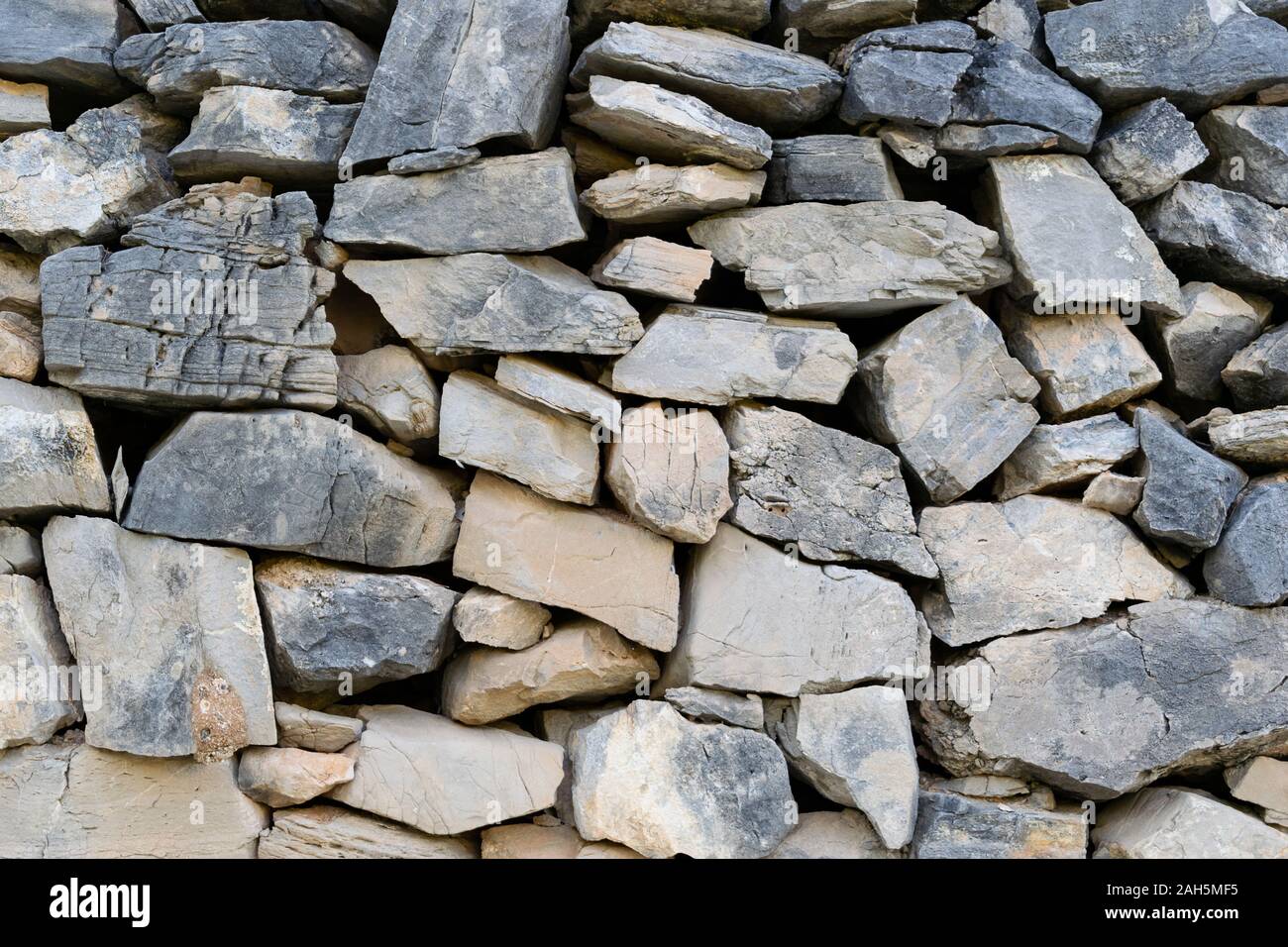 Dry grey stone wall background Stock Photo - Alamy