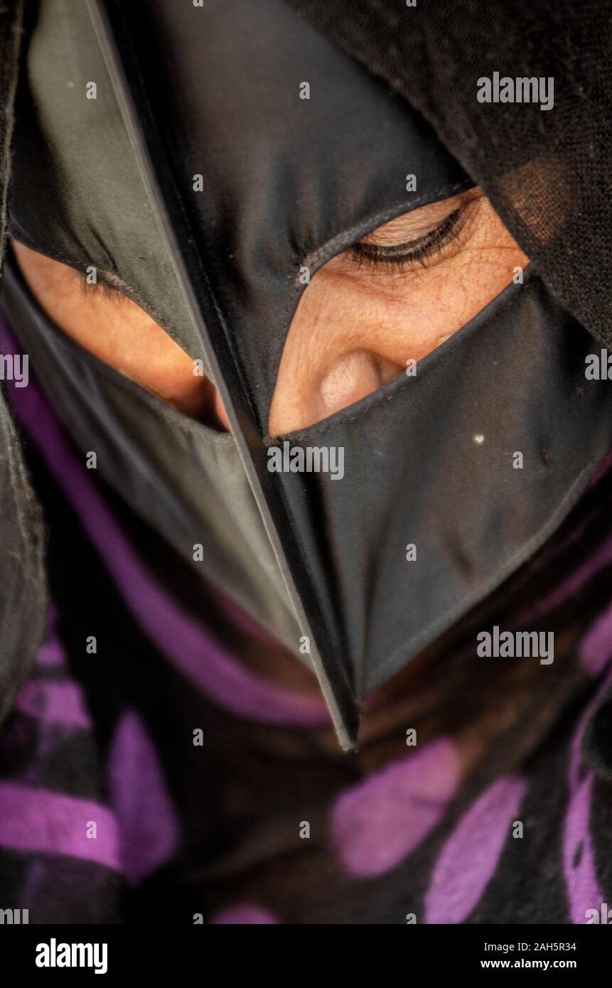 An Omani Bedouin woman wearing a traditional Batoola face covering ...