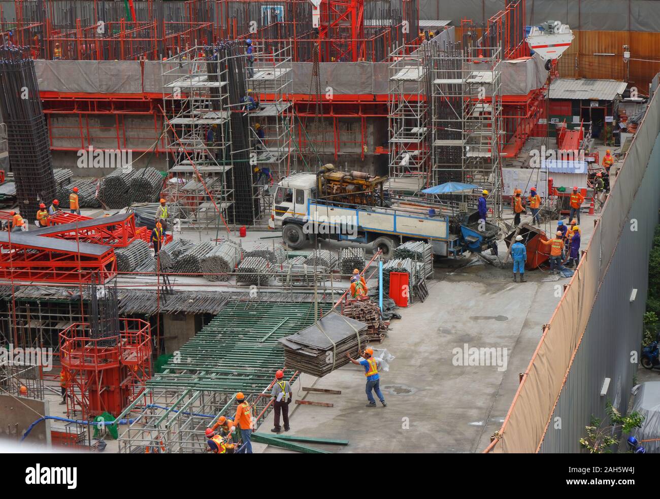 Construction machinery moving steel bar hi-res stock photography and ...
