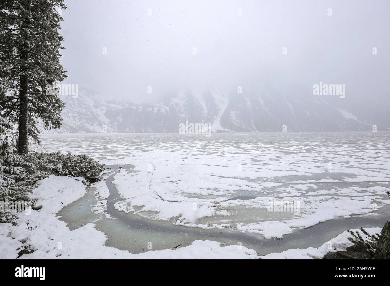 Morskie oko lake snowy mountain hi-res stock photography and images - Alamy