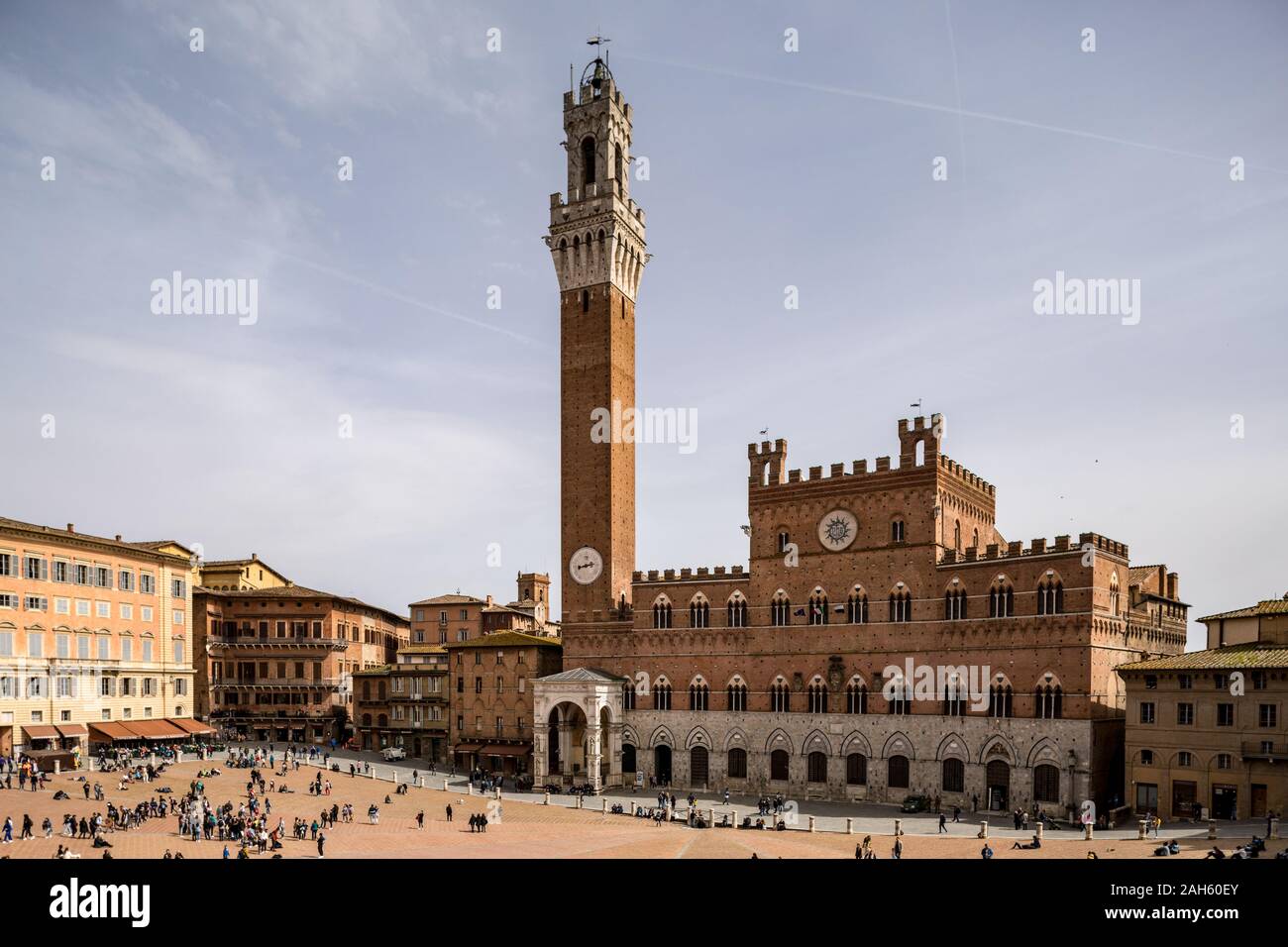 Streets of siena hi-res stock photography and images - Alamy