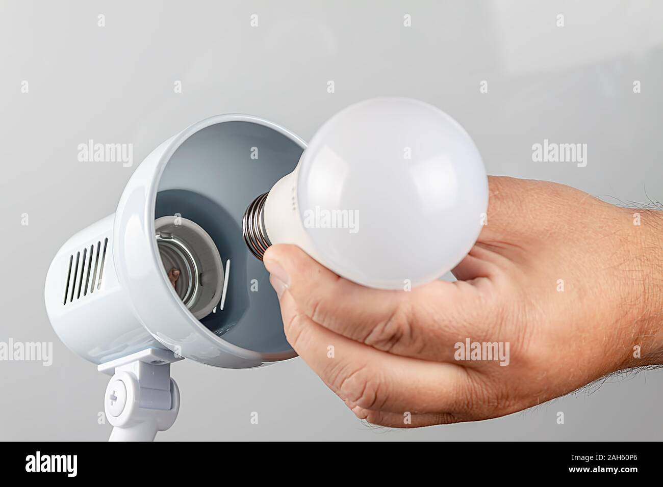 Hand holds light bulb hi-res stock photography and images - Alamy