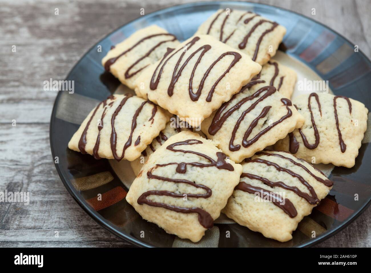 Biscuit on plate hi-res stock photography and images - Alamy