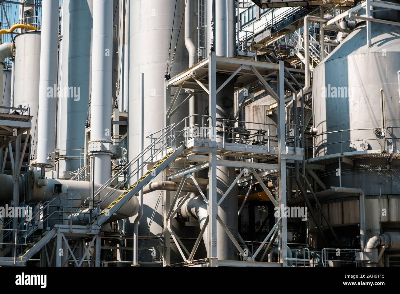 Exterior industrial factory building pipes hi-res stock photography and ...