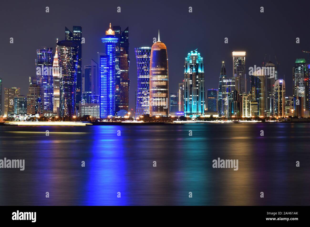 Panorama doha hi-res stock photography and images - Alamy