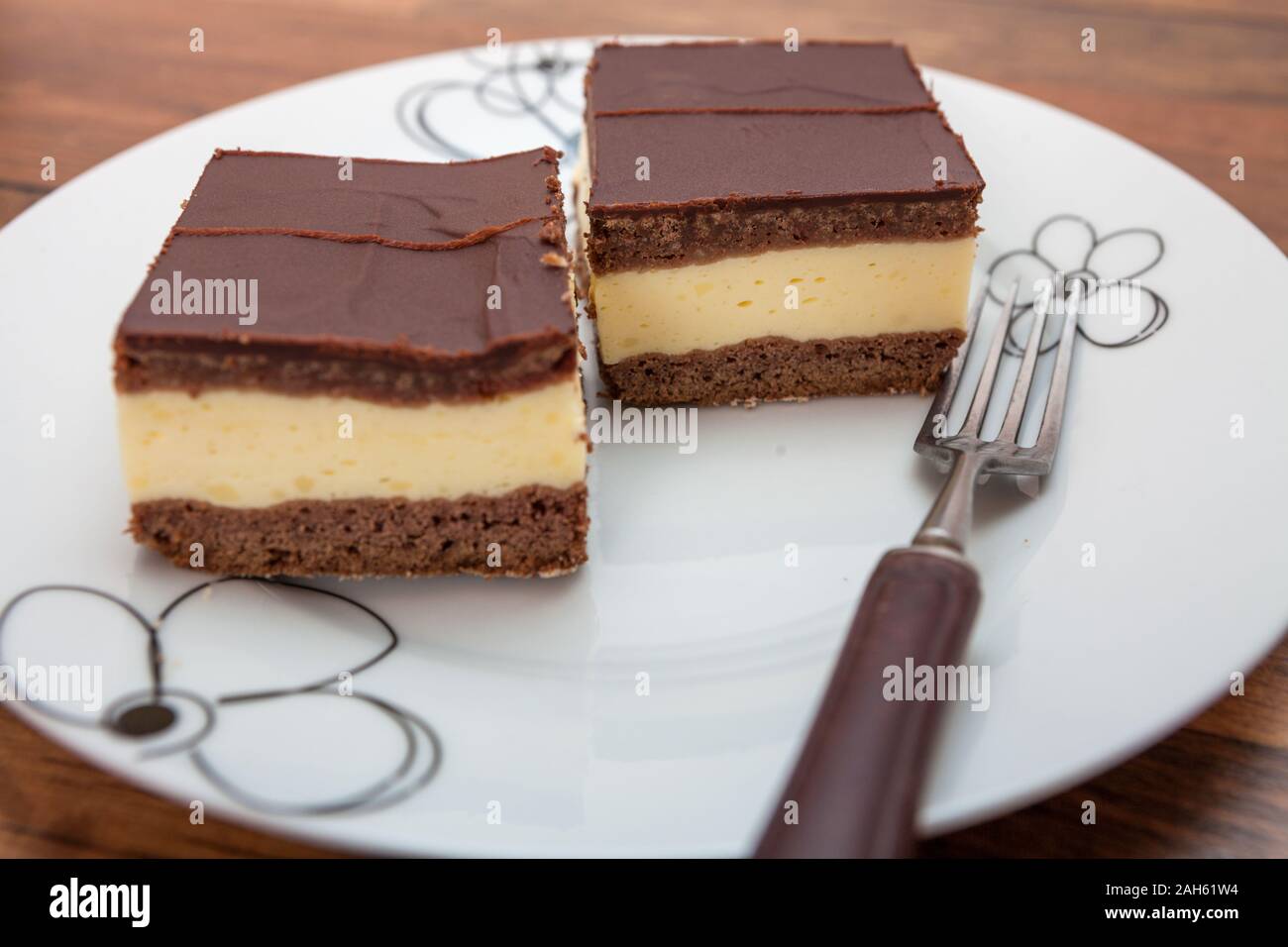 Chocolate cake filled with vanilla pudding Stock Photo - Alamy