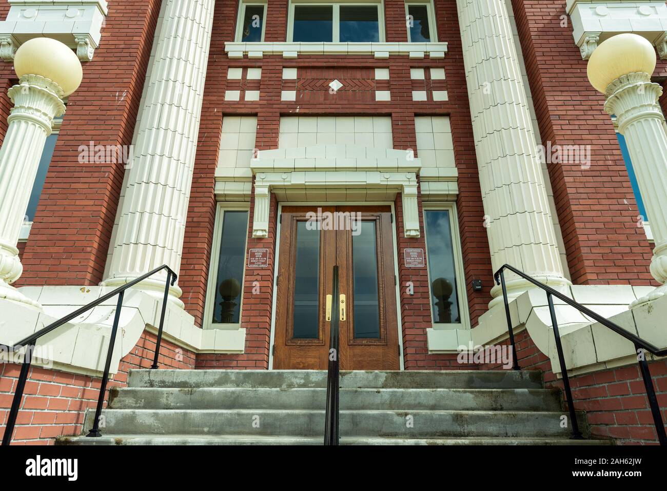 Port Angeles, Washington - April 27, 2014: The Front Entrance to the ...