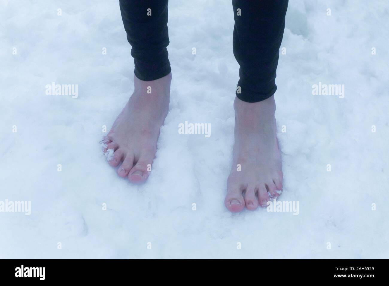 Barefoot on snow hi-res stock photography and images - Alamy