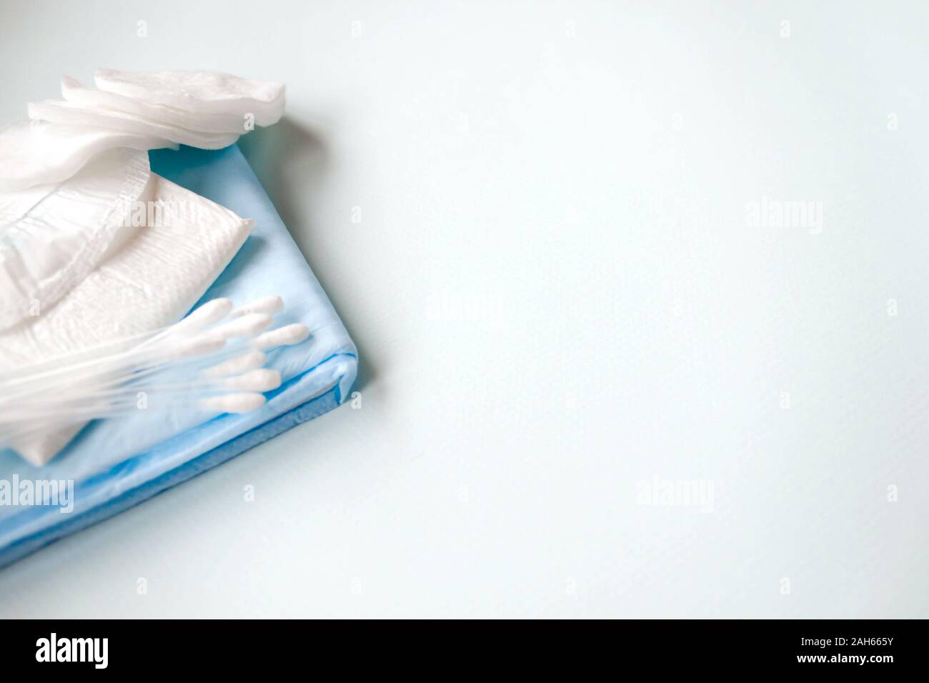 Ear pads hi-res stock photography and images - Alamy