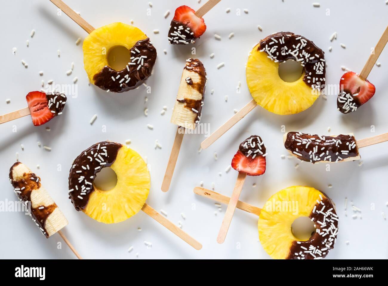 Pineapple slice and banana hi-res stock photography and images - Alamy