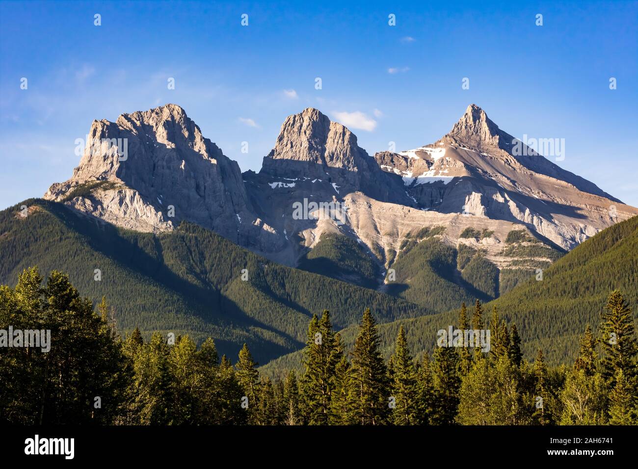 Three sisters mountain hi-res stock photography and images - Alamy