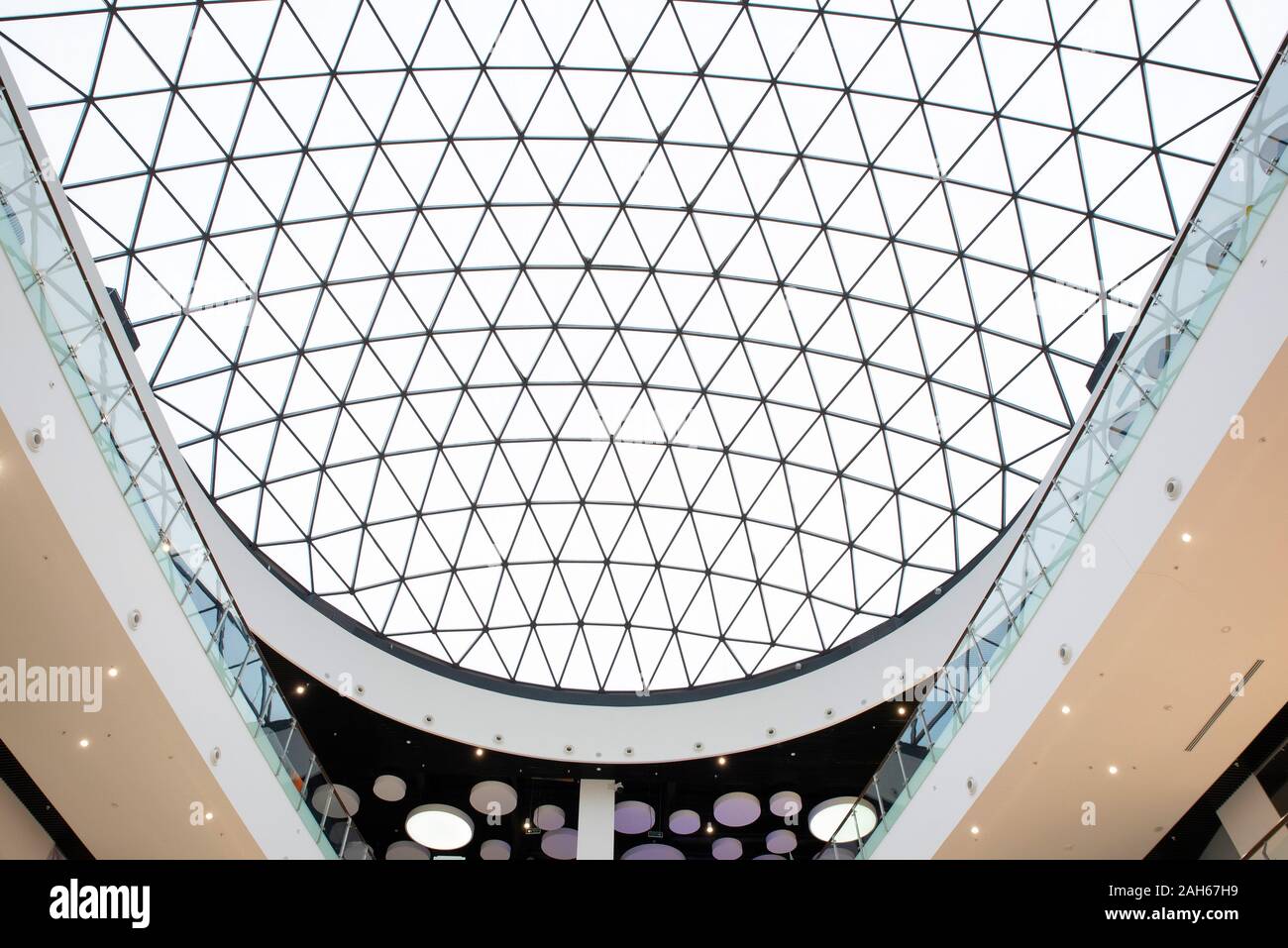 Transparent roof of shopping mall with modern ceiling Stock Photo - Alamy