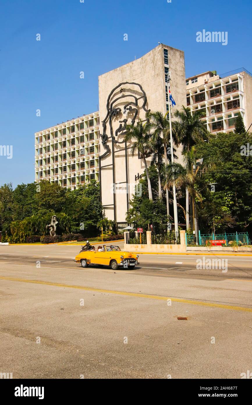 Ministry of Interior building with Che Guevara mural and Cuban flag on ...