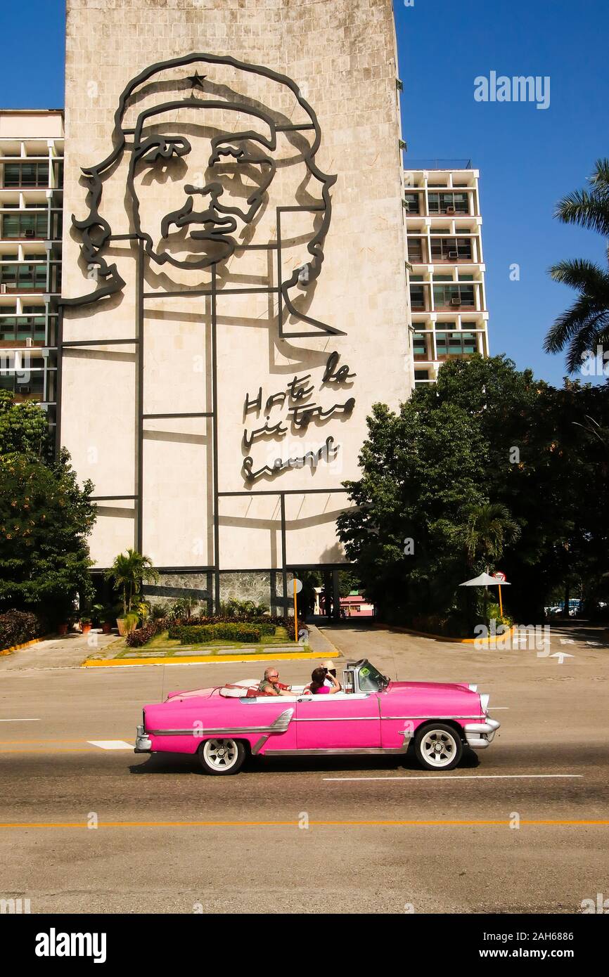 Ministry of Interior building with Che Guevara mural and Cuban flag on ...