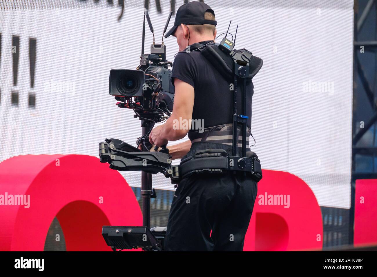 Steadicam camera man online broadcasting Stock Photo - Alamy