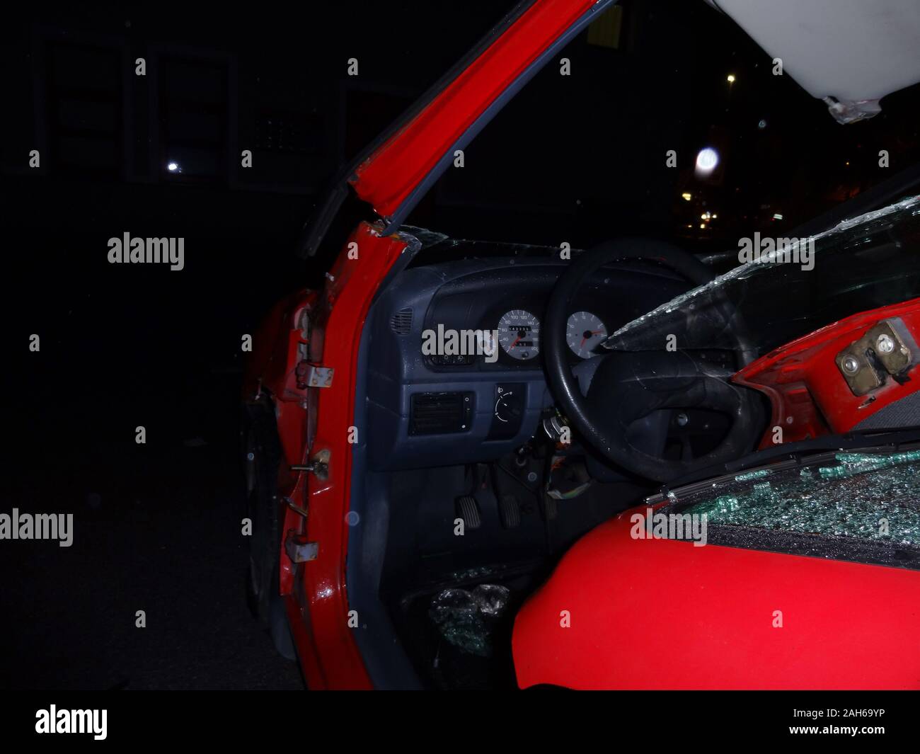 Crash and smash hi-res stock photography and images - Alamy