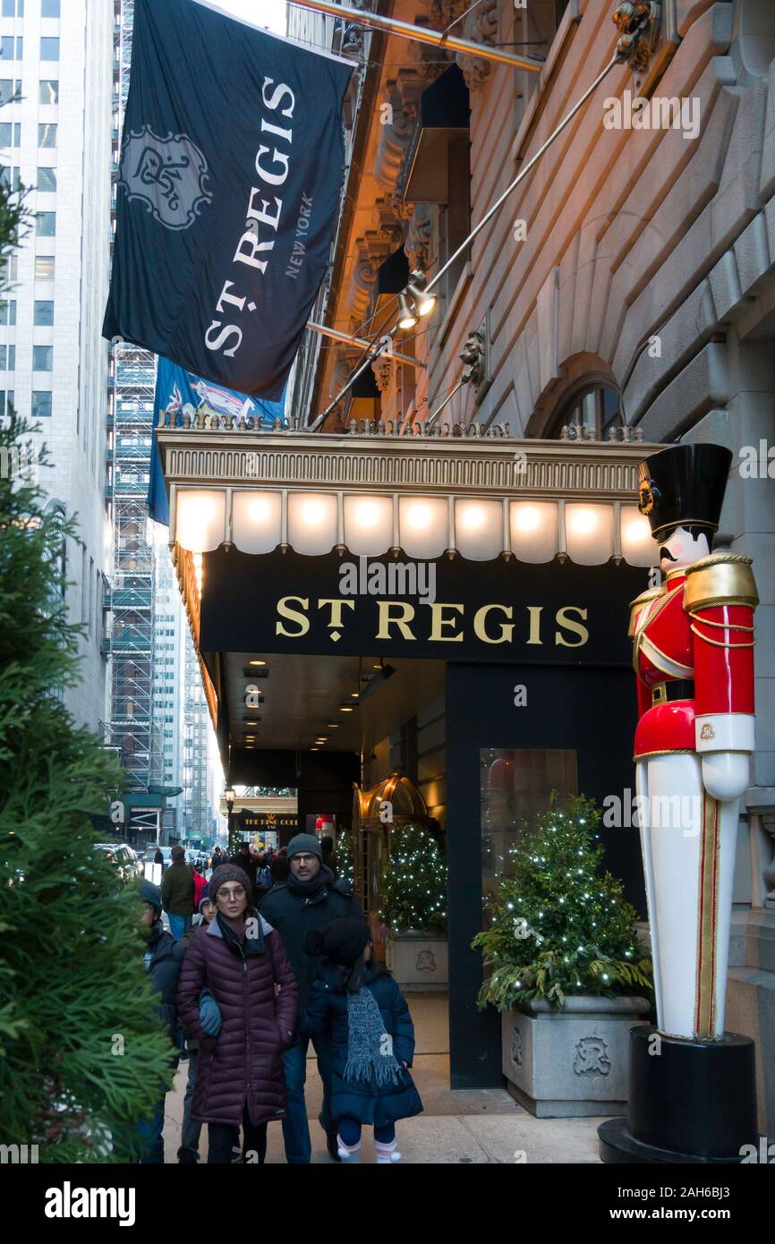 St regis new york exterior hi-res stock photography and images - Alamy