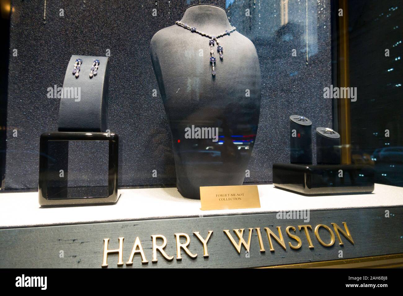 Exclusive Harry Winston Jewelry Store Window on Fifth Avenue, New York ...