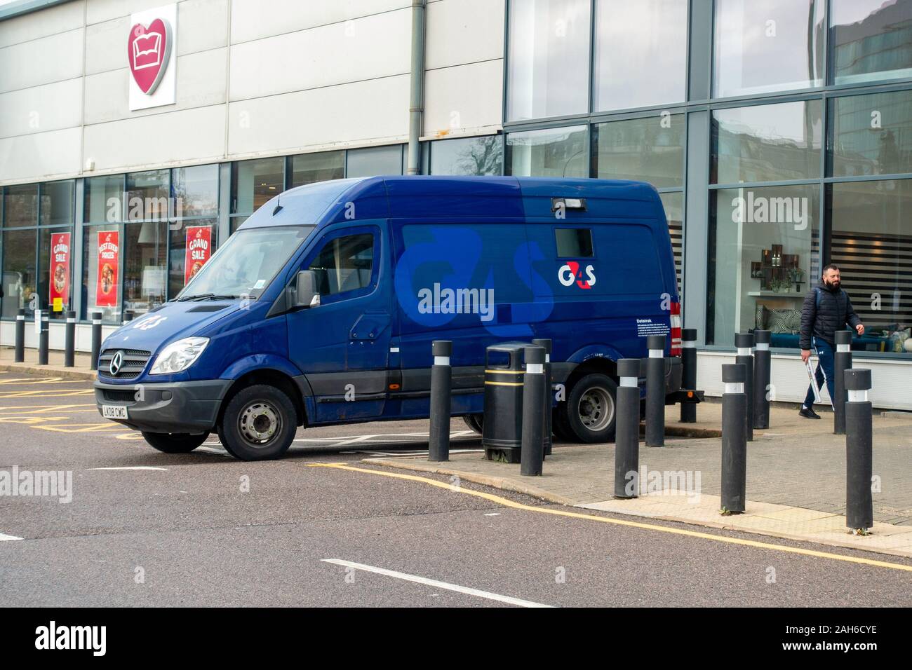Car Parked Outside A Store High Resolution Stock Photography and Images ...