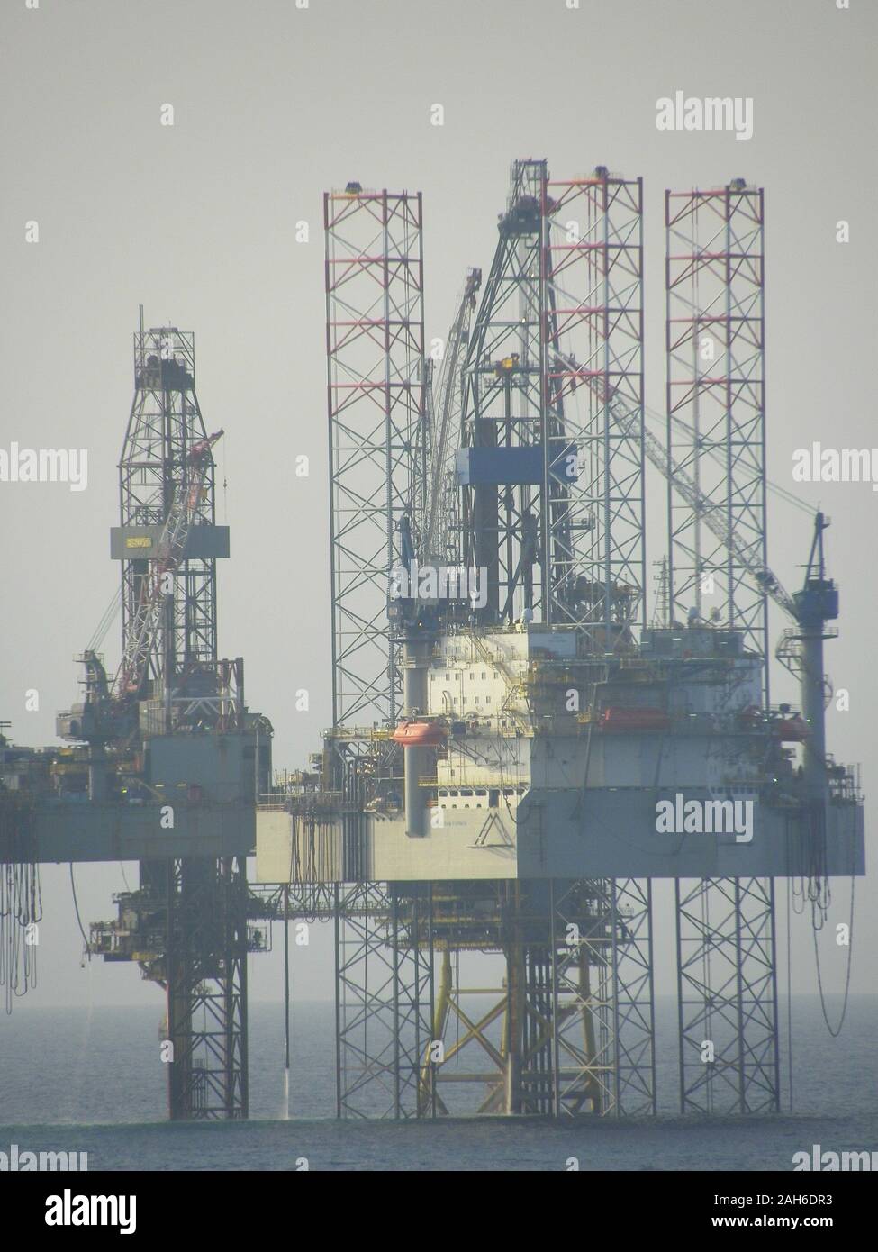 ENSCO 72 jack-up rig in English waters, North Sea Stock Photo - Alamy