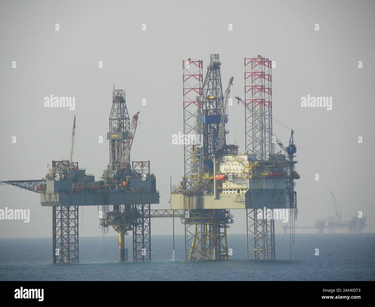 ENSCO 72 jack-up rig in English waters, North Sea Stock Photo - Alamy