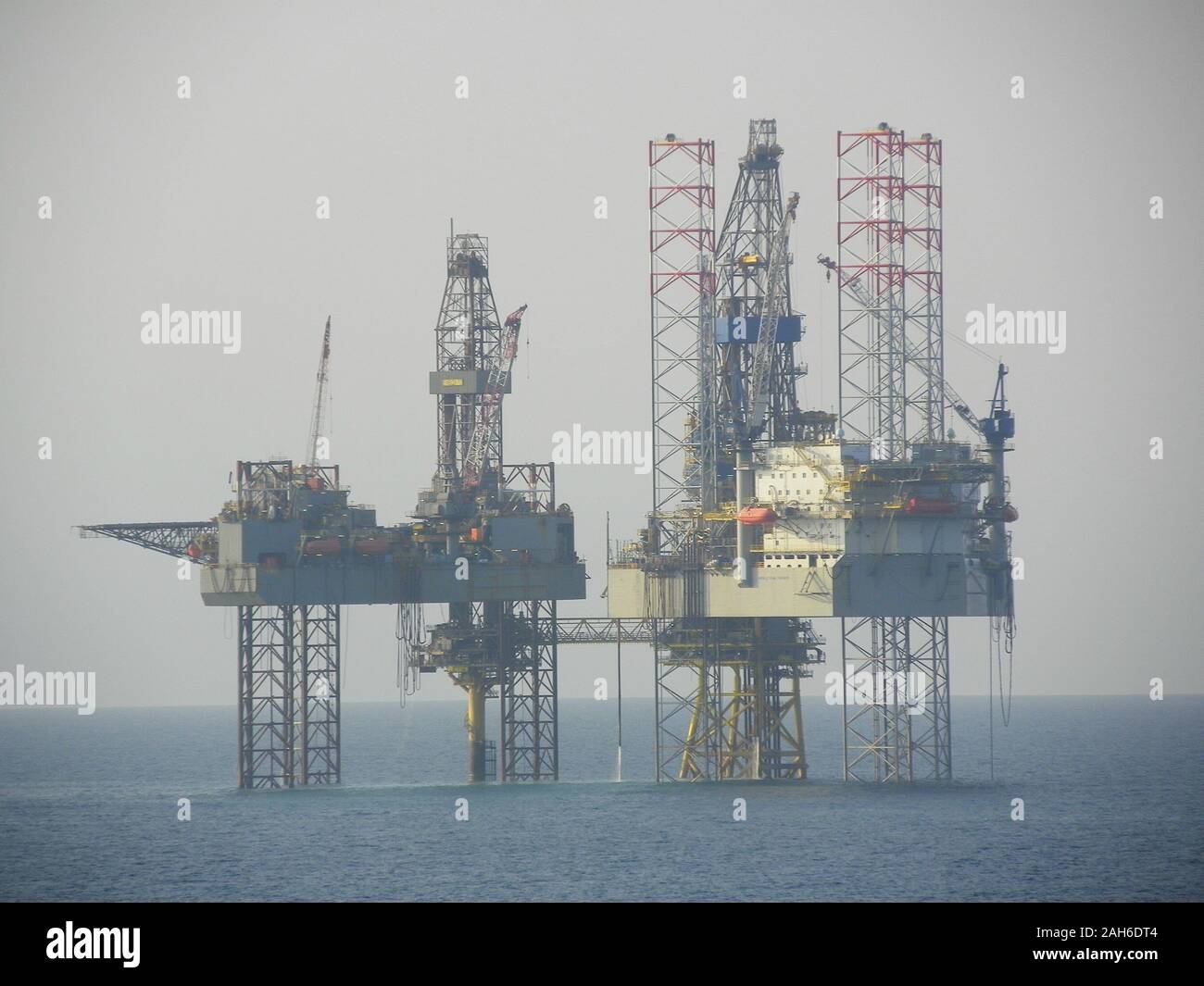 ENSCO 72 jack-up rig in English waters, North Sea Stock Photo - Alamy