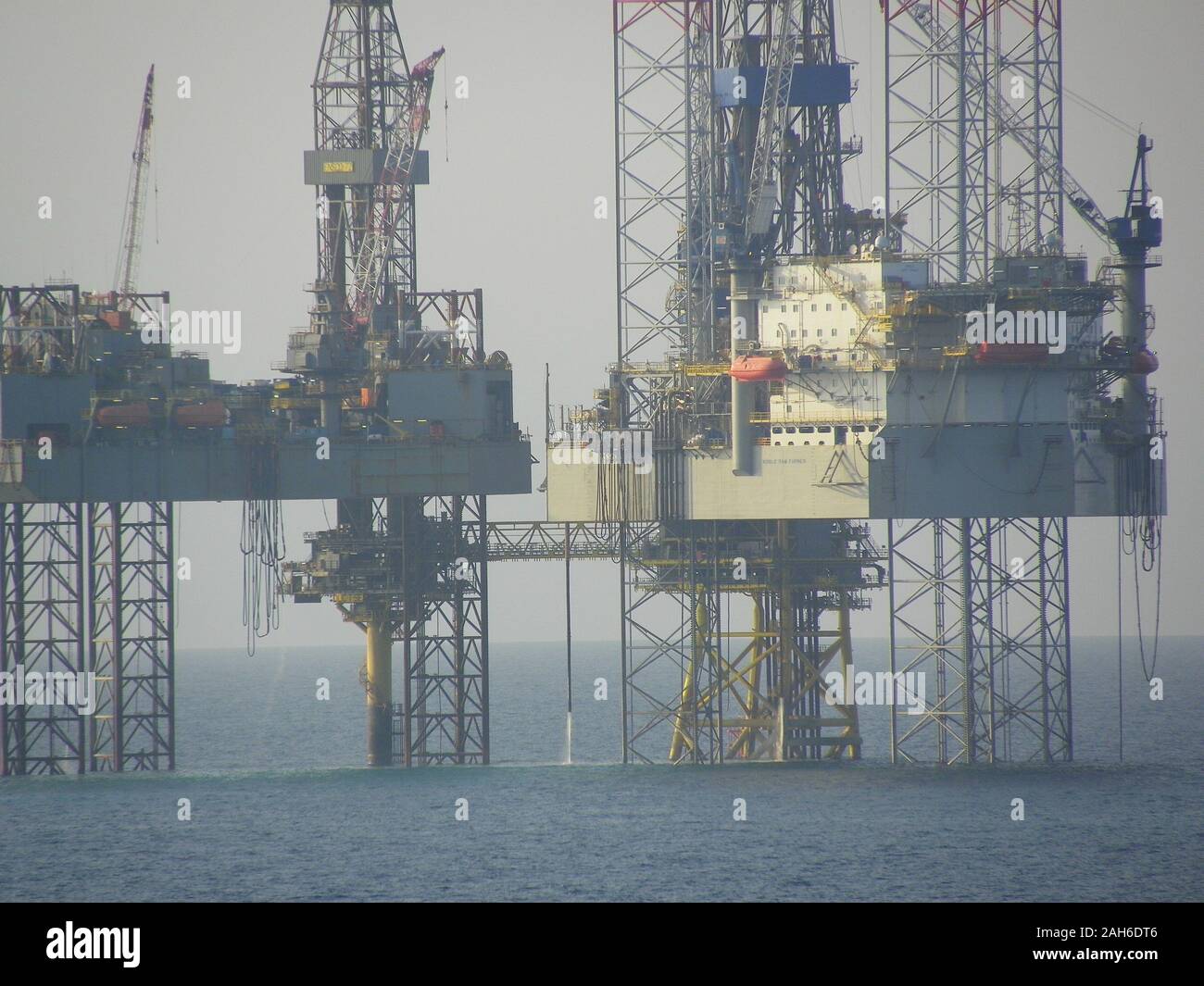 ENSCO 72 jack-up rig in English waters, North Sea Stock Photo - Alamy