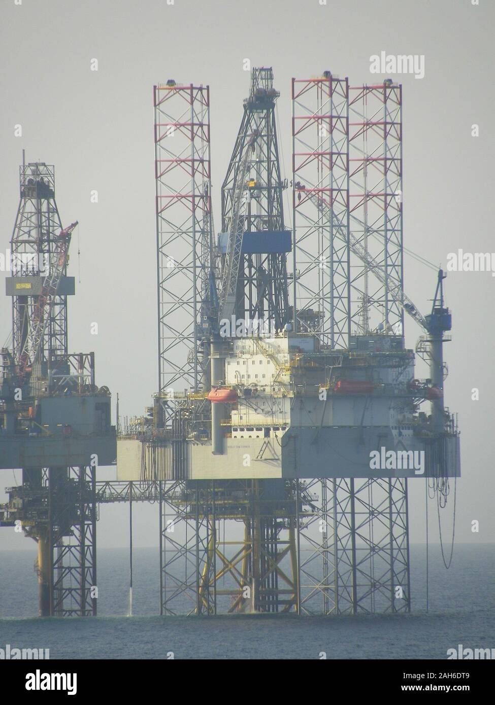 ENSCO 72 jack-up rig in English waters, North Sea Stock Photo - Alamy