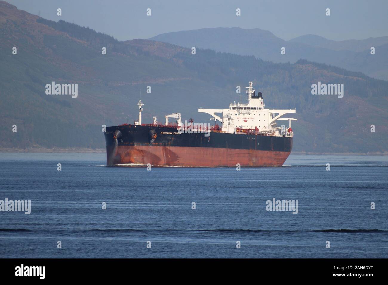Suezmax oil tanker hi-res stock photography and images - Alamy