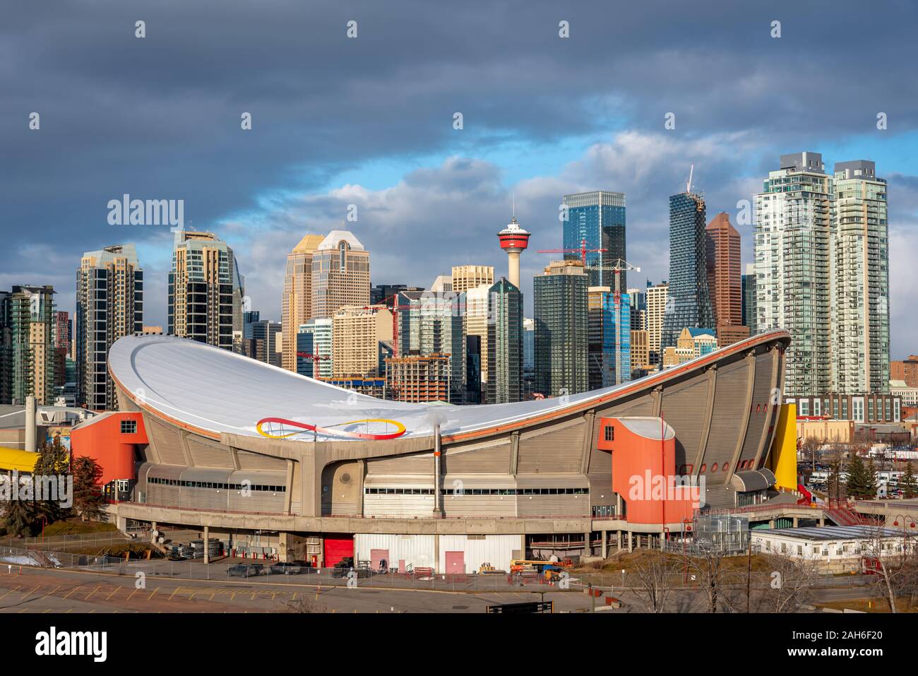 View of Calgary's beautiful downtown, including the Calgary Tower and ...