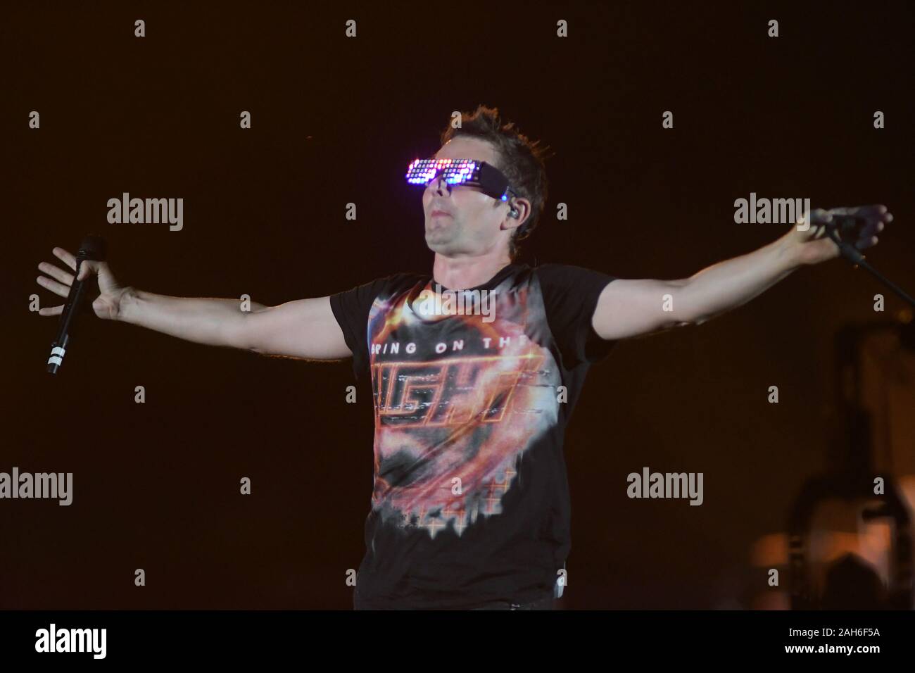 Muse lead singer matthew bellamy hi-res stock photography and images ...