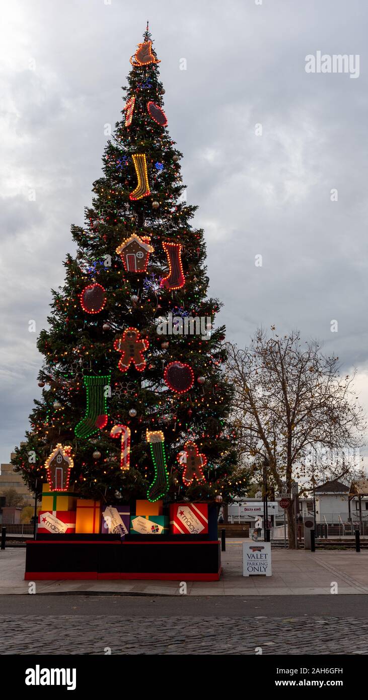 Old Sacramento Christmas Light Show Movies Under The Stars Tickets