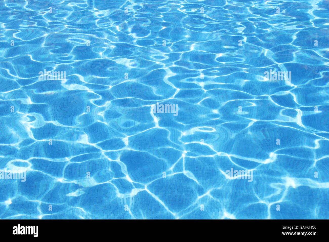 Blue pool caustic background - underwater shot Stock Photo - Alamy