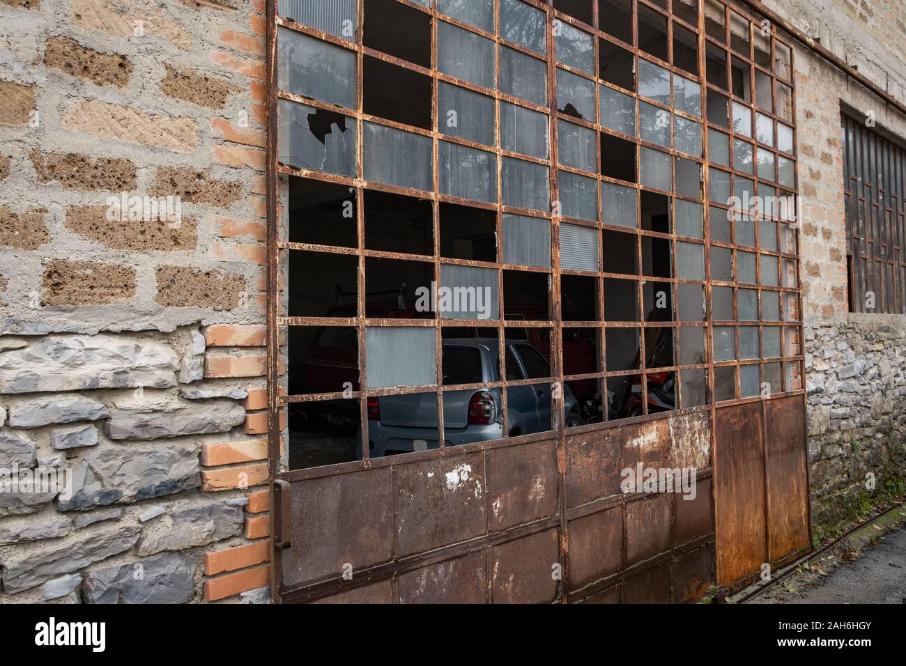 Rusting windows hi-res stock photography and images - Alamy