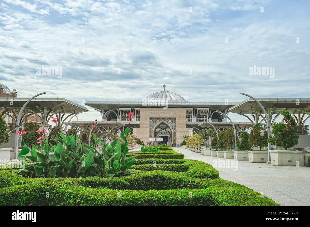 Iron Mosque named Masjid Tuanku Mizan Zainal Abidin in Putrajaya ...