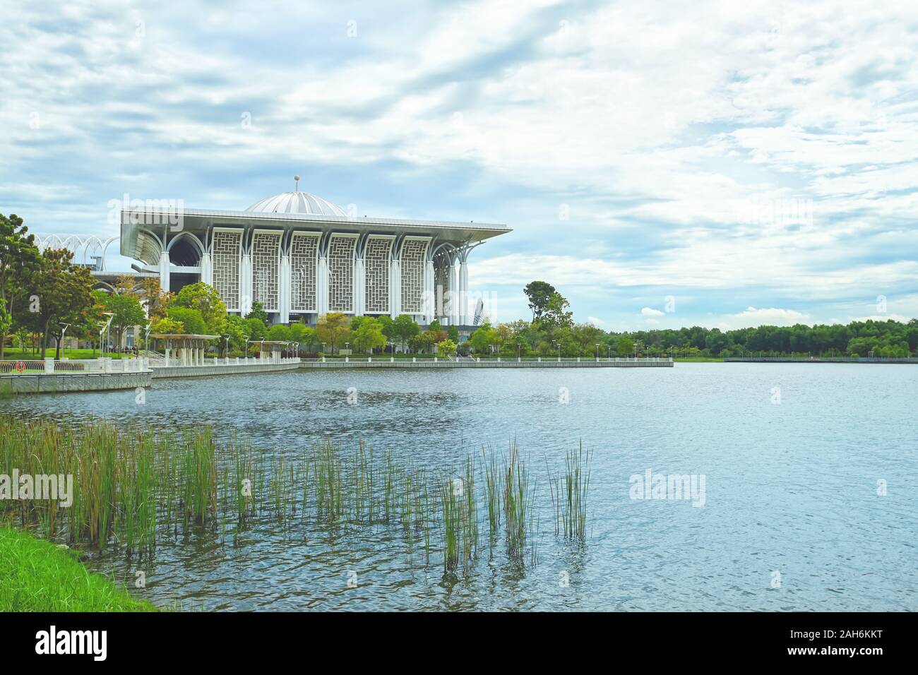 Iron Mosque named Masjid Tuanku Mizan Zainal Abidin in Putrajaya ...