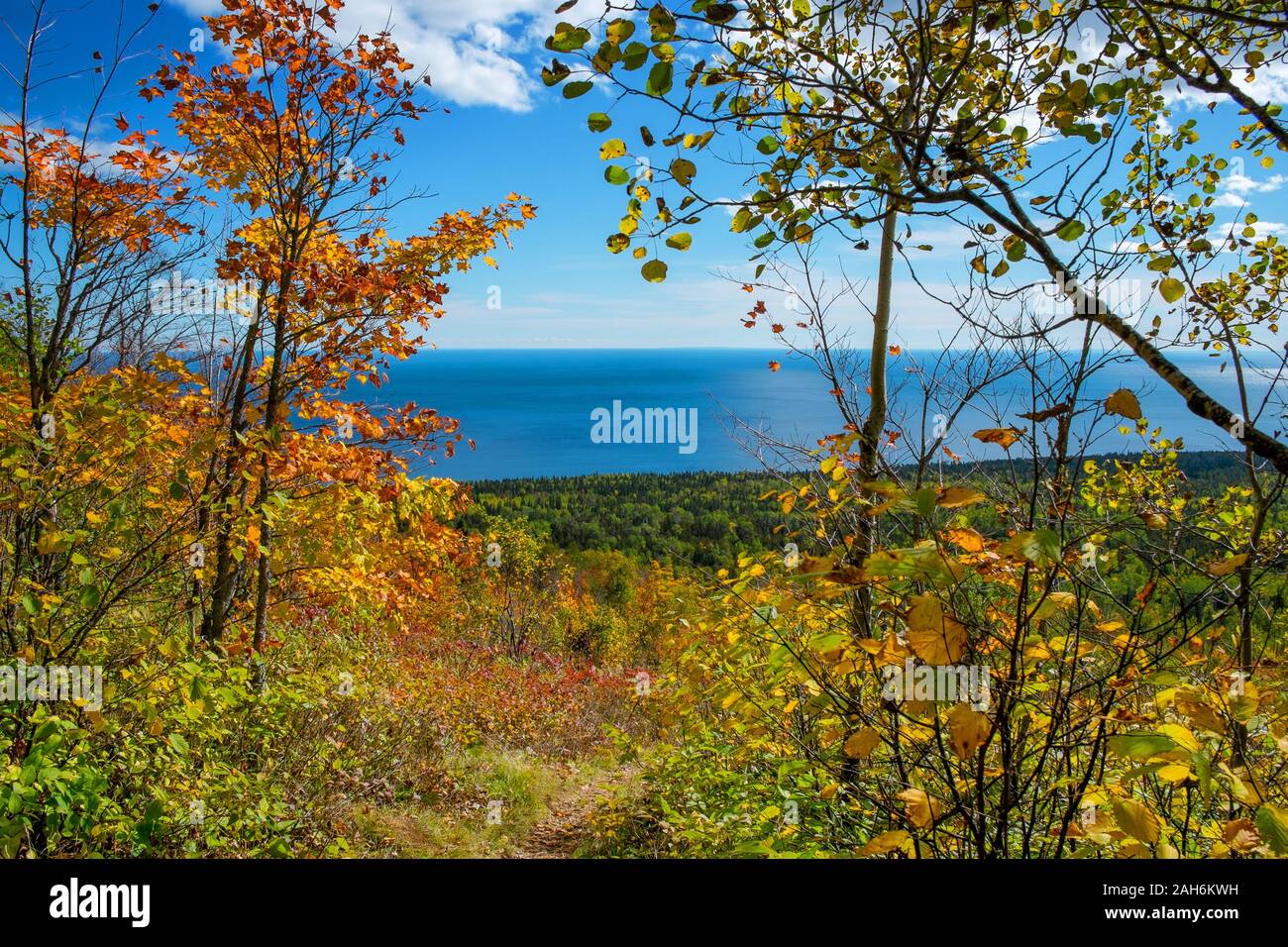 Pretty mountain lake hi-res stock photography and images - Alamy