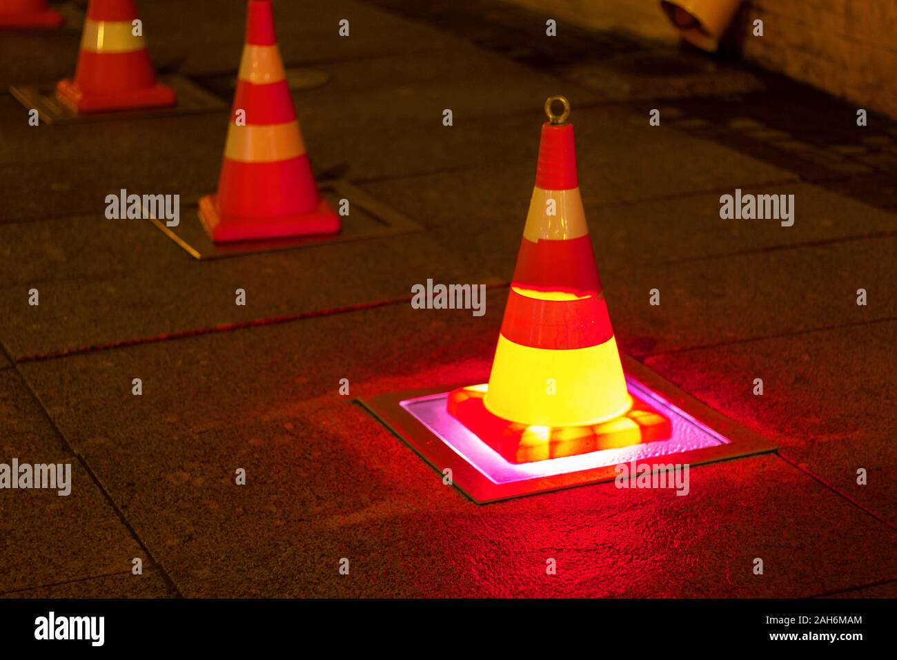 Glowing reflective road hi-res stock photography and images - Alamy